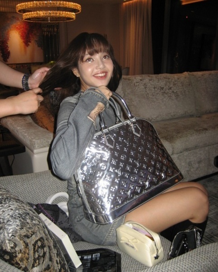 LV銀色包包盤點Top5！Lisa同款貝殼包店上詢問度激增，Speedy老花包保值首選 | Bella.tw儂儂